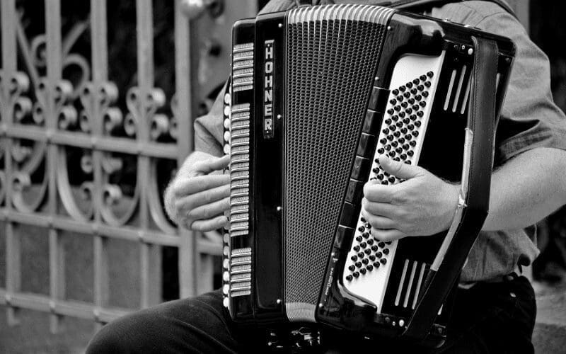 Drone Music Guide | What Is A Drone In Music | Мusic Gateway